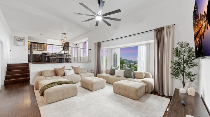 Breathtaking Hillside Estate W/ Luxury Amenities - San Diego