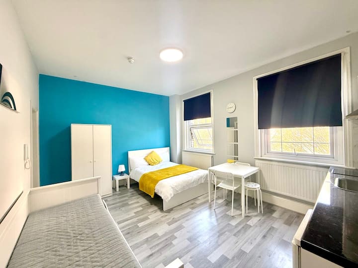 Euston Studio Sleep 4 - London Euston station
