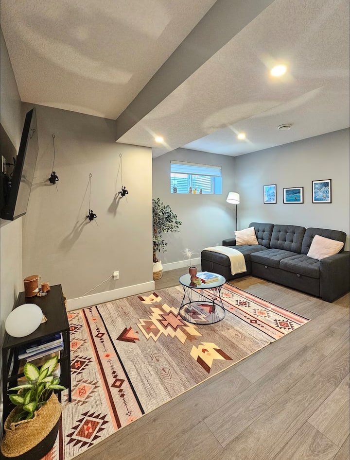 Central Location Free Parking:sleeps 4 - Edmonton