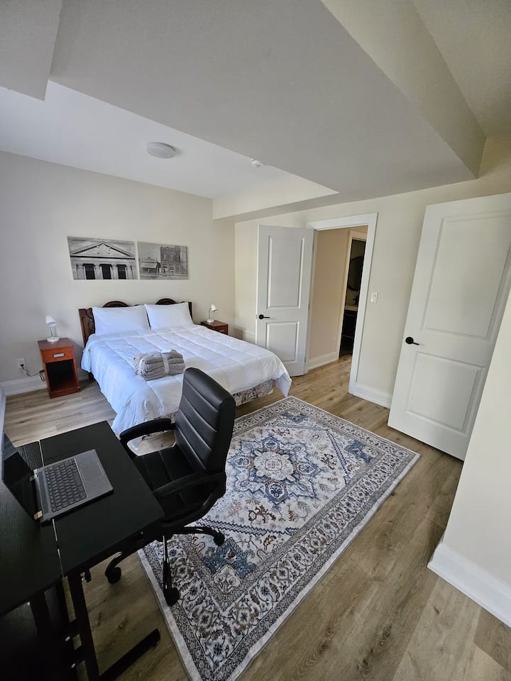 Sun-soaked Hamilton Hideaway With Balcony - Hamilton