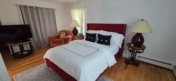 Perfect Apartment In The Ideal Eh/ Sag Location. - East Hampton, NY