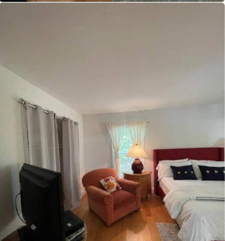 Perfect Apartment In The Ideal Eh/ Sag Location. - Sag Harbor, NY