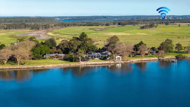Island Oasis Waterfront, Boat Ramp, Firepit - Berry