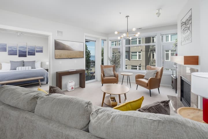 Waterfront 2br Stunning Views | Walk To Pike Place - Seattle, WA