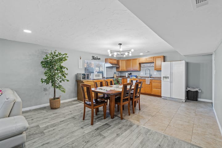 Family Escape In Spacious Slc Home - Affordable - West Valley City, UT