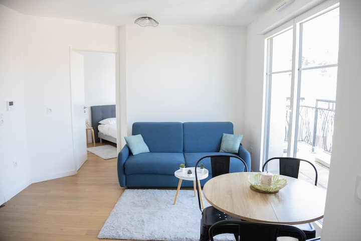 Charmant T2 Avec Grand Balcon - Suresnes