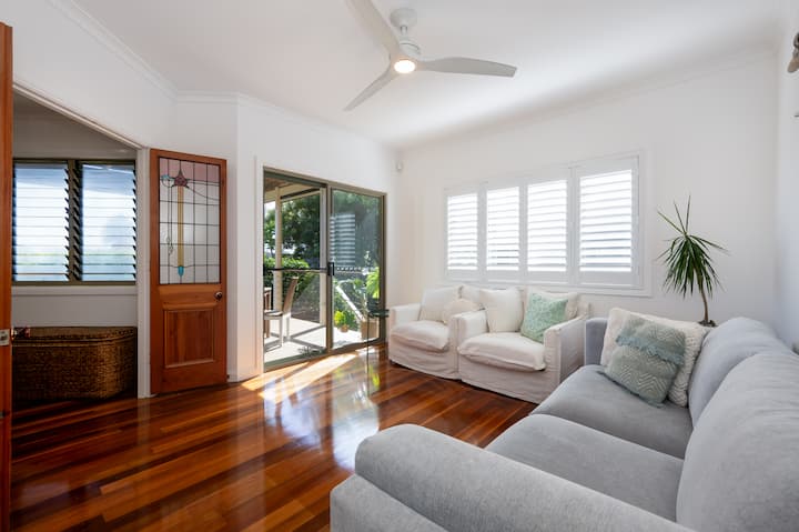 Casa Azul Steps From The Sand And Surf - Coffs Harbour