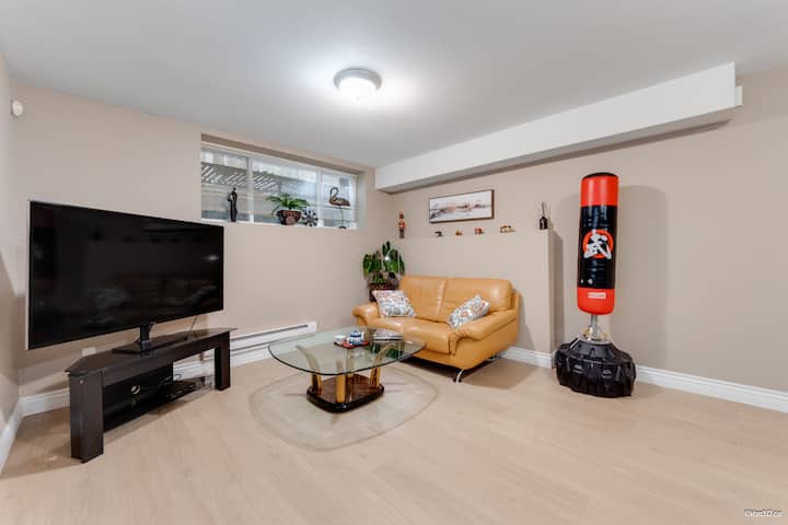 Spacious 3br Suite | 5 Min To Costco, Ikea, T&t - New Westminster