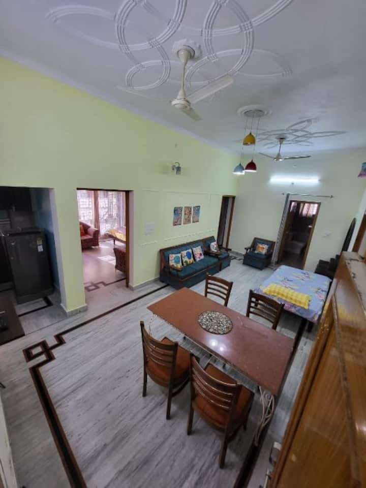 Spacious And Airy Apartment. Near Rashtrpati Bhawn - Dehradun