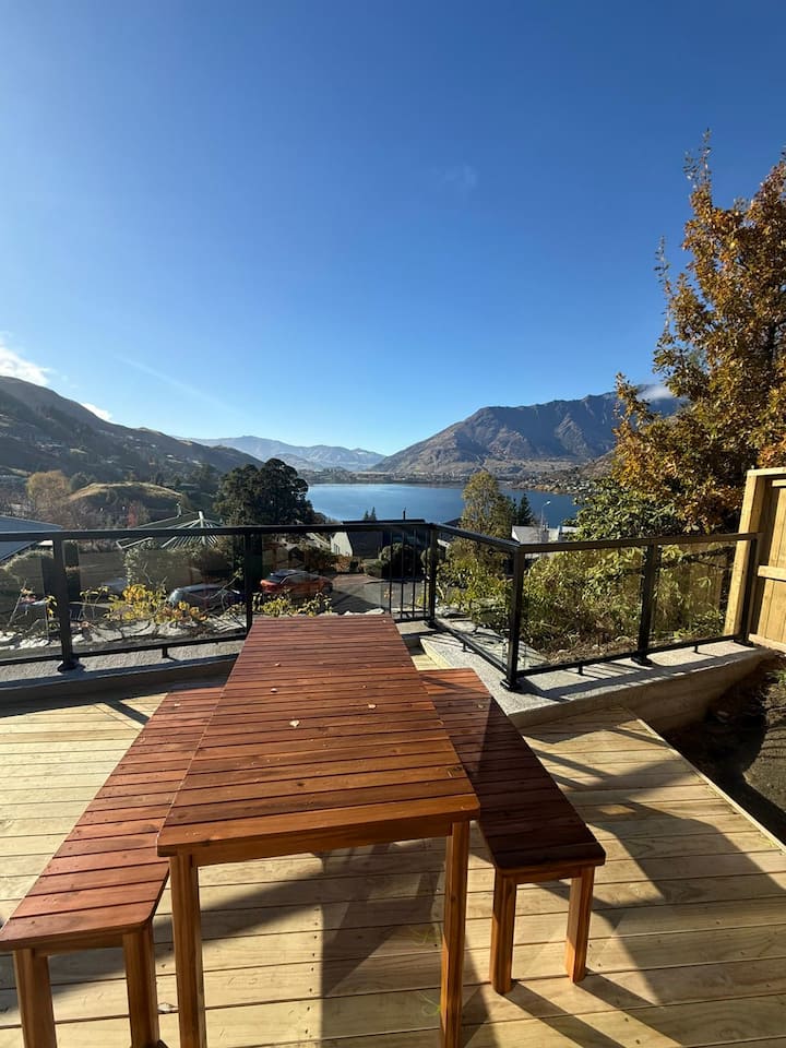 Lake & Mountain View Retreat | 4br House - Queenstown