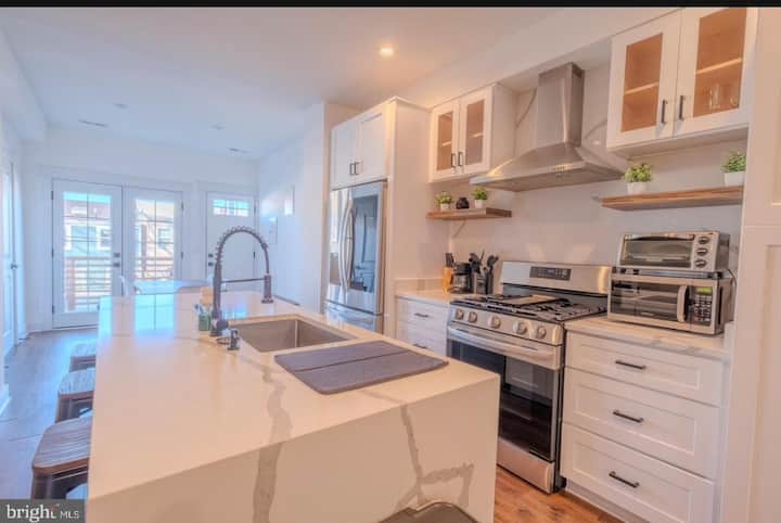 Chic Dc Home/pvt Parking-near Metro And Sights - 실버스프링