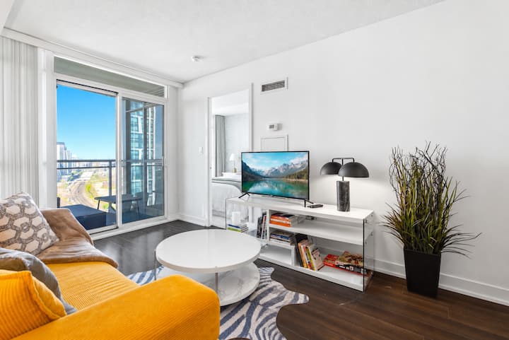 Toronto Highrise| 5 Mins To Cn Tower | W Parking - Toronto