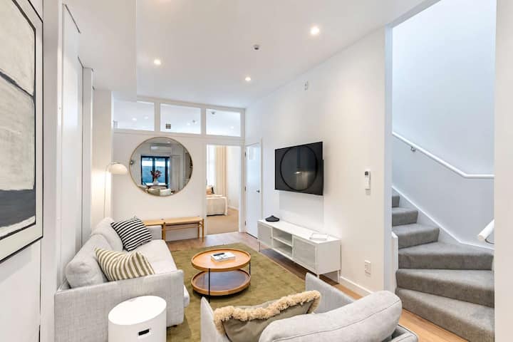 The Hudson | 3br Bright Courtenay Place Townhouse - Wellington