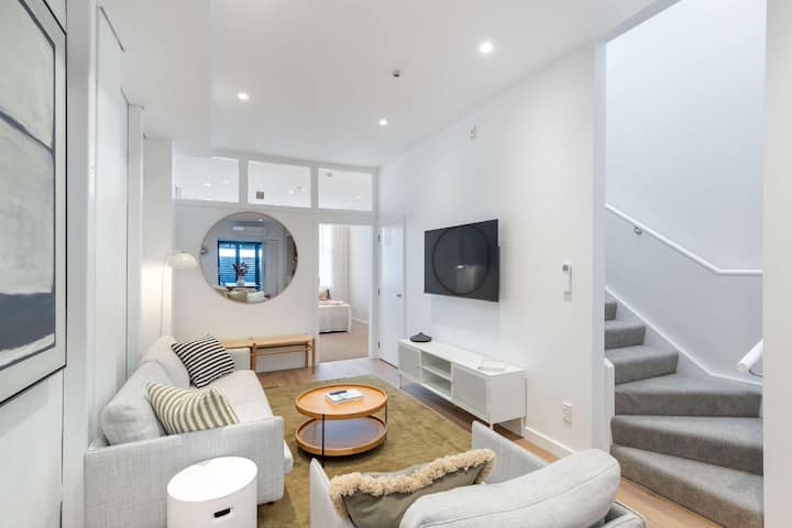 The Hudson | 3br Bright Courtenay Place Townhouse - Wellington