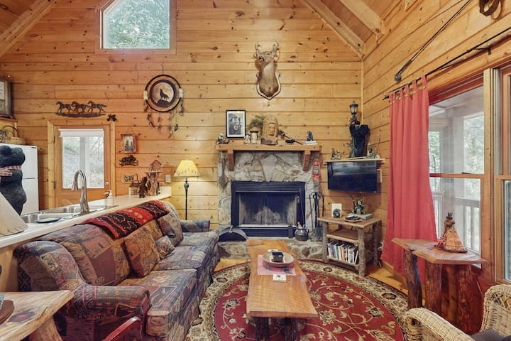1br Rustic Cabin With Loft, Fire Pit &  Rocker - Ellijay, GA