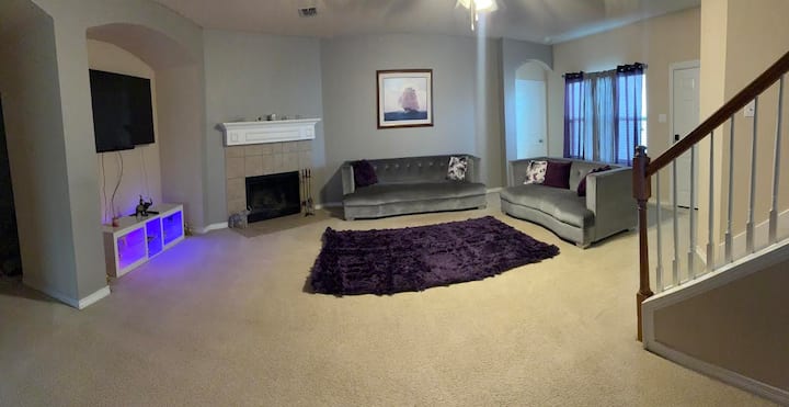 Trunks Up! Spacious Home Ready For A Fun Time! - Lancaster, TX