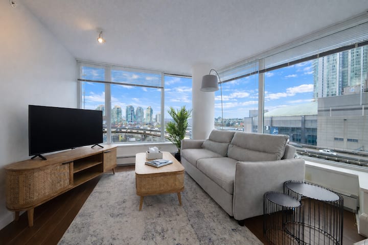 Spacious 4b(king + Queen + Double + Single + Sofa) - Vancouver