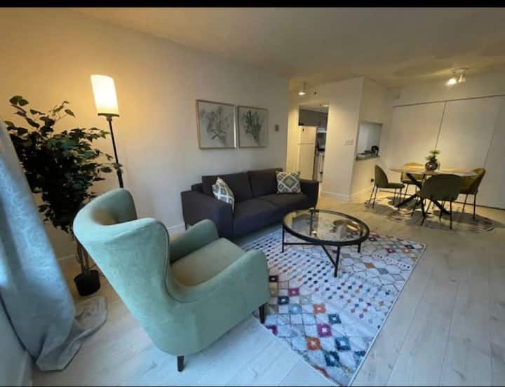 Modern Fully Furnished 2-bedroom, 2-bathroom - Vancouver