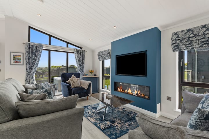 Seren Y Môr Luxury Lodge With Hot Tub - Tenby