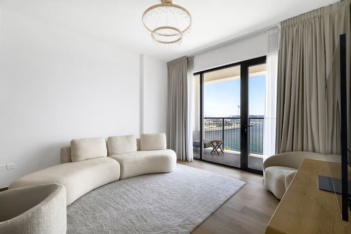Modern Bright 2br Sea View W/ Pool&beach Access - Dubai
