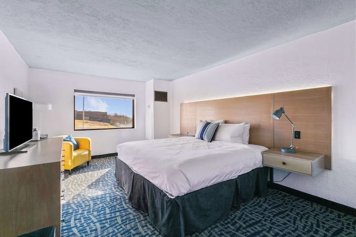 King | Mulberry By Wyndham | Downtown Vicksburg - Vicksburg, MS