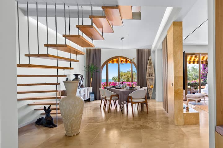 Esprit Villa Surplombant La Baie De Menton - Menton