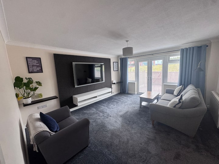 Thirlwell Gardens, Ground Floor Flat, Free Parking - Carlisle