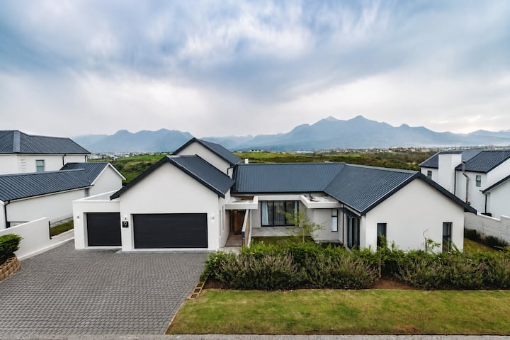 Beaumont House, Kingswood Golf Estate George - George