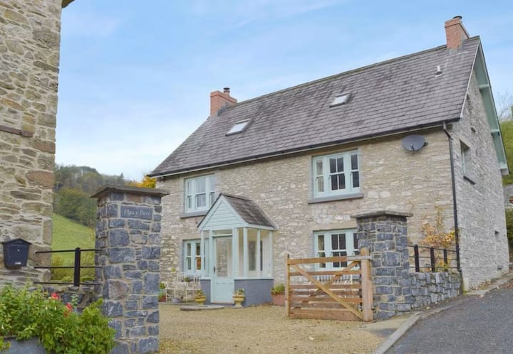 400-year-old Cottage In Rural Carmarthenshire - Pembrokeshire