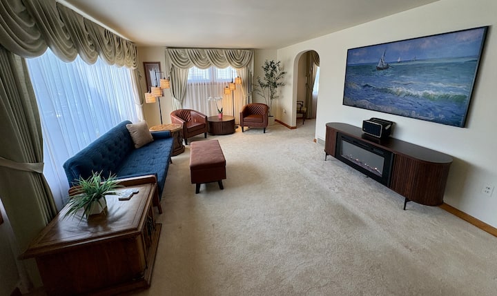 Charming Hollidaysburg Home With Hidden Speakeasy - Altoona, PA