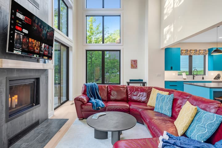 New Luxe 3br, 2 Suites, Hottub, Sleeps 10 - Massanutten, VA