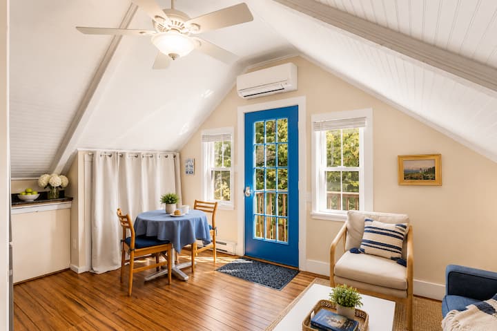 Charming Upper-level Retreat - Dogs Welcome - Provincetown, MA