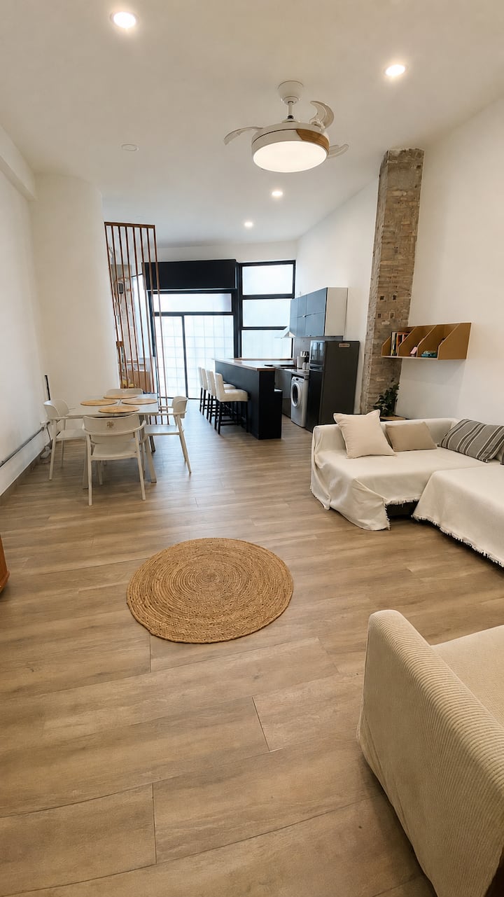 Loft Rústico A Pie De Calle En Plaza España - Barcelona