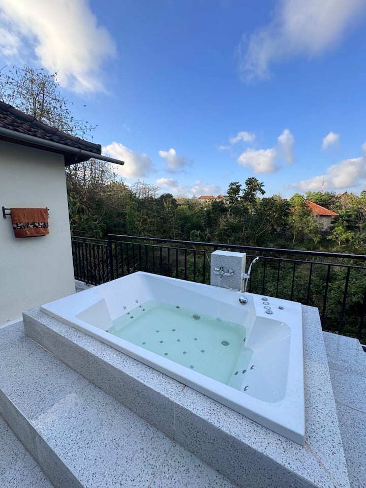 3br Rooftop Jacuzzi Villa Near Melasti Beach - Bali