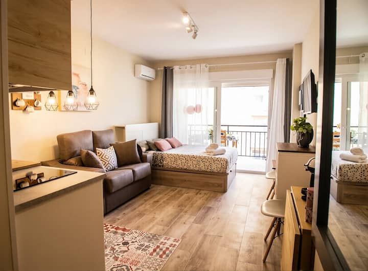 Bella Aura: Estudio Con Terraza En El Centro - Torremolinos