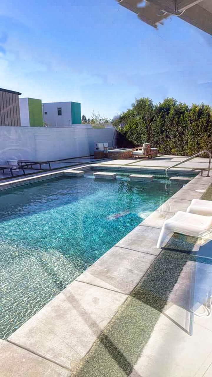 Stylish Ps Villa With Private Pool & Jacuzzi - Palm Springs, CA