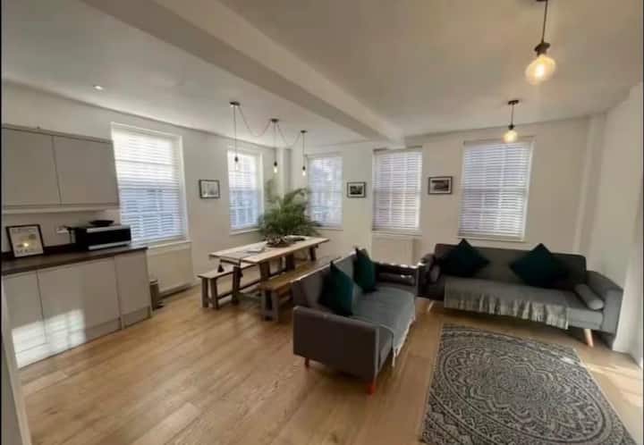 River Bank Hideaway - Stratford-upon-Avon