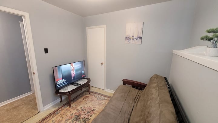 Cozy Private Suite With Private Entrance & Parking - Newfoundland and Labrador