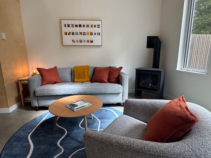 Semaphore-pacific Suite - Ucluelet
