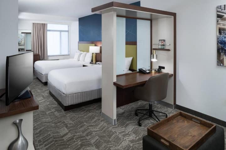 2 Queens Suite Close To The Metro + Free Breakfast - Alexandria, VA