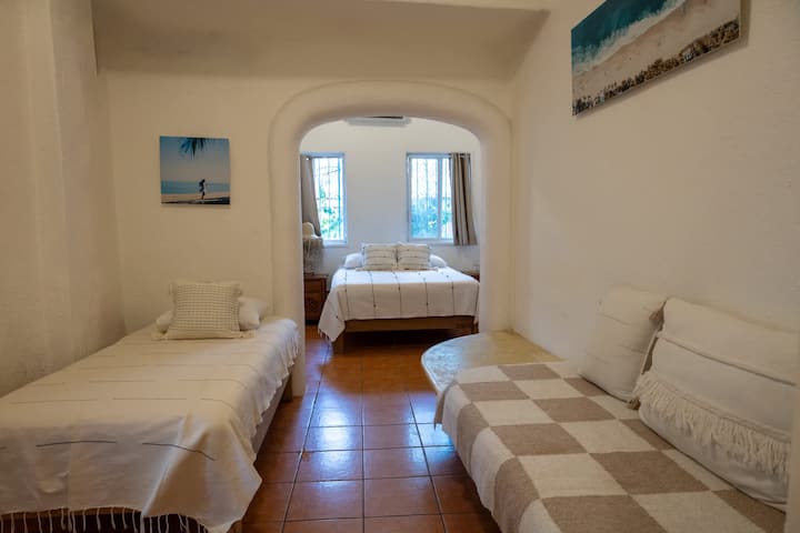 Spacious Downtown Room Near Ocean With A/c & Wifi - Sayulita
