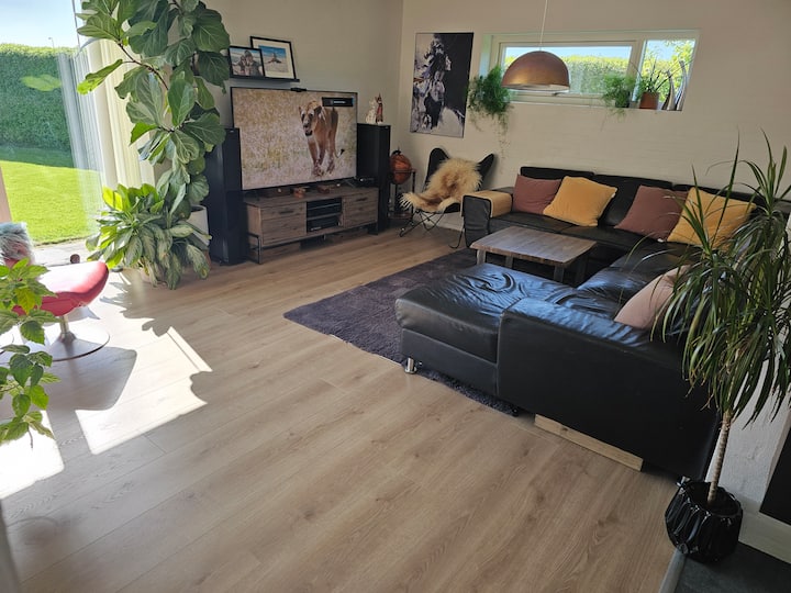 Hyggeligt Familiehus I Hjertet Af Billund - Billund