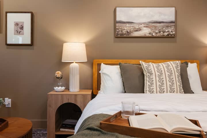 Sage Solace Studio | Near Downtown & Beaches. - Traverse City, MI