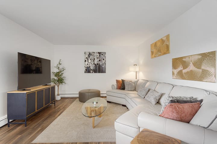 2br/1ba Apt W/ Modern Amenities Rogers Park - Skokie, IL
