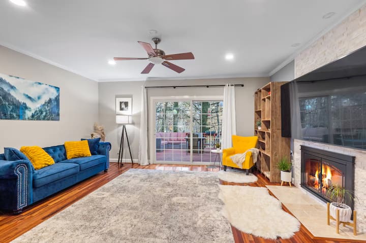 Luxurious 3br/3.5ba Fairfax Home • Golf View - Fairfax, VA