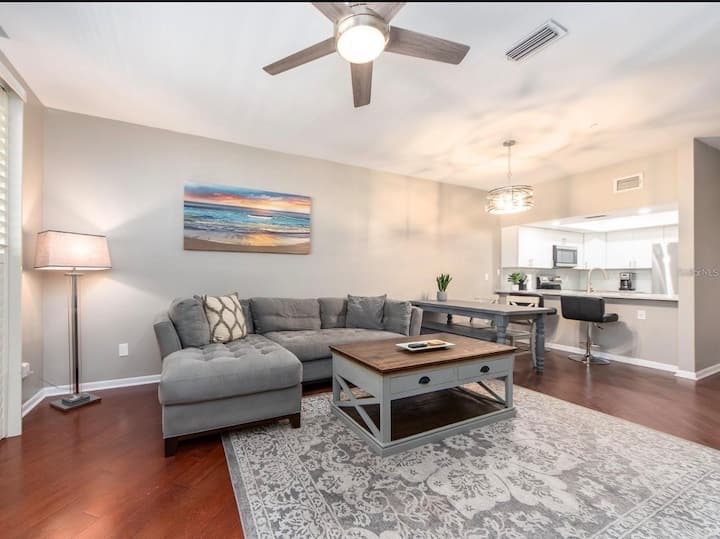 Walking Distance To The Beach, Restaurants & Shops - Clearwater, FL