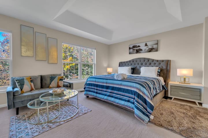 Luxury Awaits 6-bedroom Haven In Sterling's Heart - Leesburg, VA