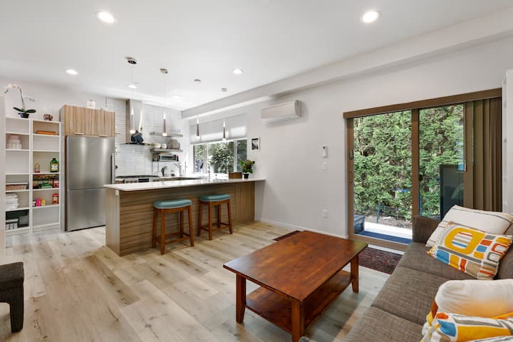 Bright & Cozy Seward Park 1br W/rooftop Patio + Ac - Seattle, WA