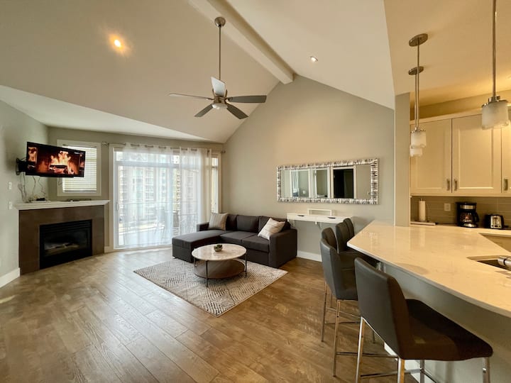 Top-floor Luxury Waterfront Resort Condo Kelowna - Kelowna