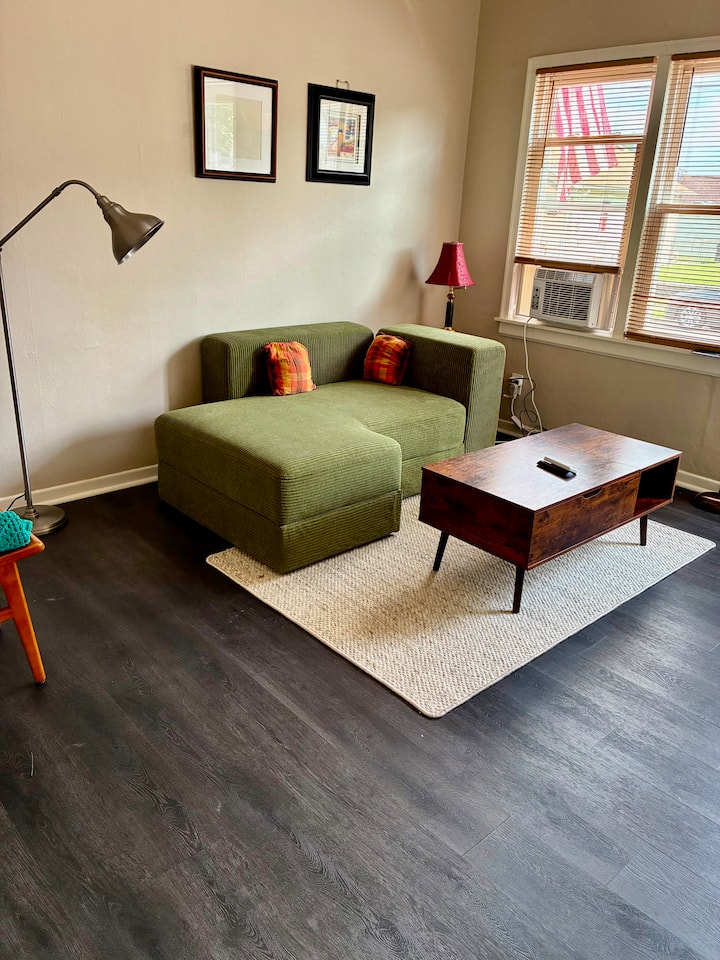 The Retro Nook (Cozy Studio Near Spooky Nook) - Hamilton, OH